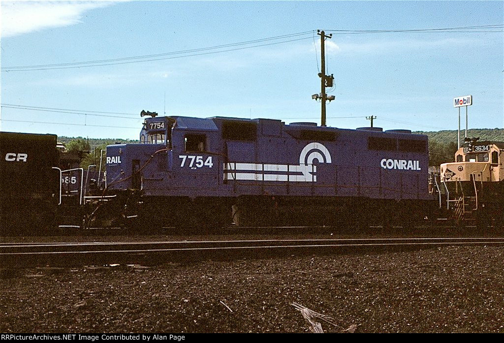CR GP38 7754